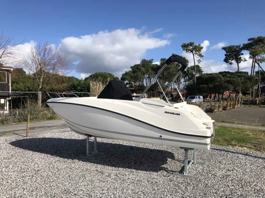 Quicksilver 5.55m / 100 cv - Boat Access